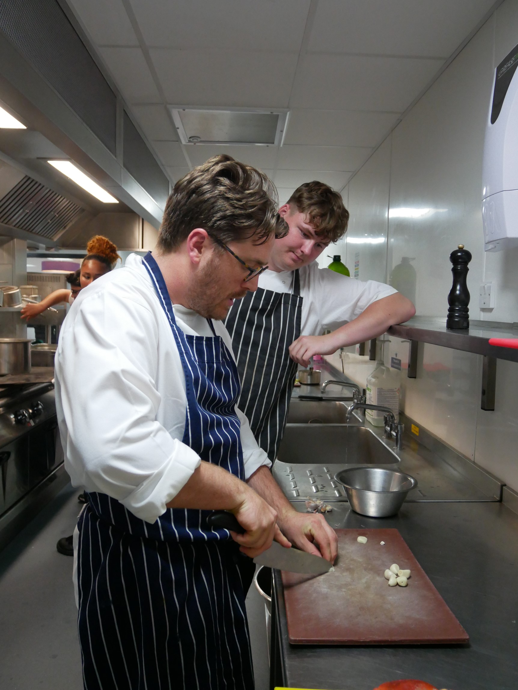 Young chefs experience sustainable cooking - Reading College